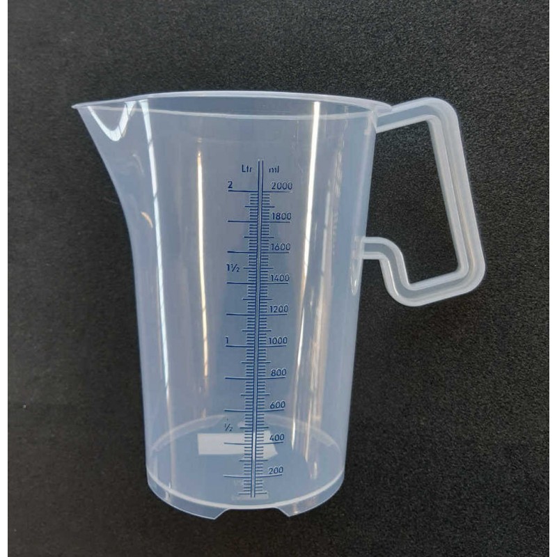 Caraffa graduata in materiale PP (polipropilene) trasparente.